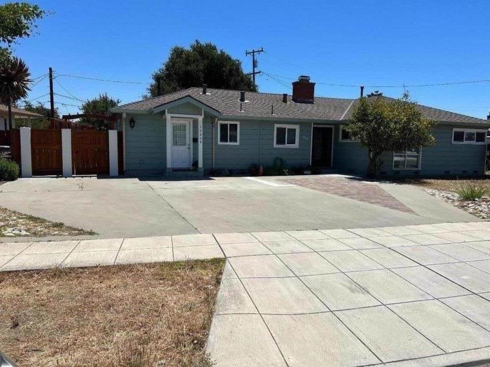 1090 Harding Street, Salinas, CA 93906 - BHGRE