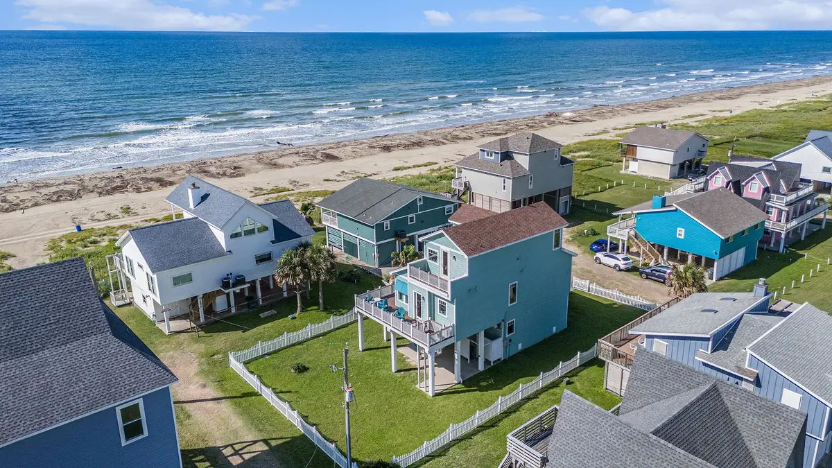 21233 Gulf Drive, Galveston, TX 77554 | Joyful Living by BHGRE