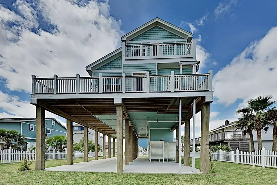 21233 Gulf Drive, Galveston, TX 77554 | Joyful Living by BHGRE