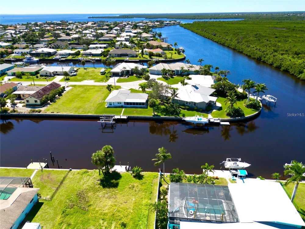 21081 Edgewater Drive, PORT CHARLOTTE, FL 33952 - BHGRE