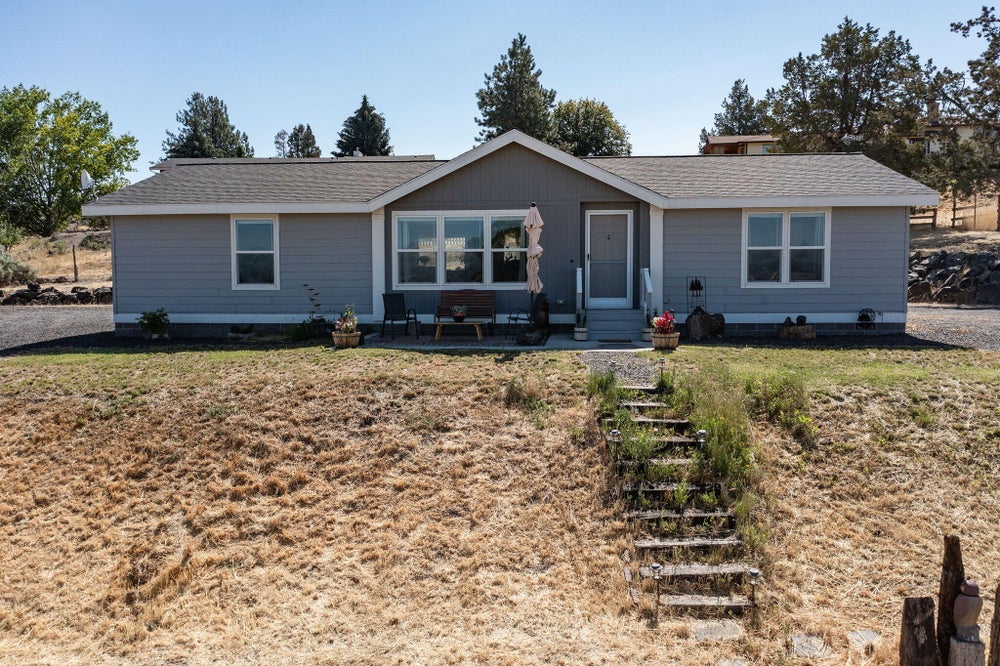 1275 NE Brown, Madras, OR 97741 - BHGRE