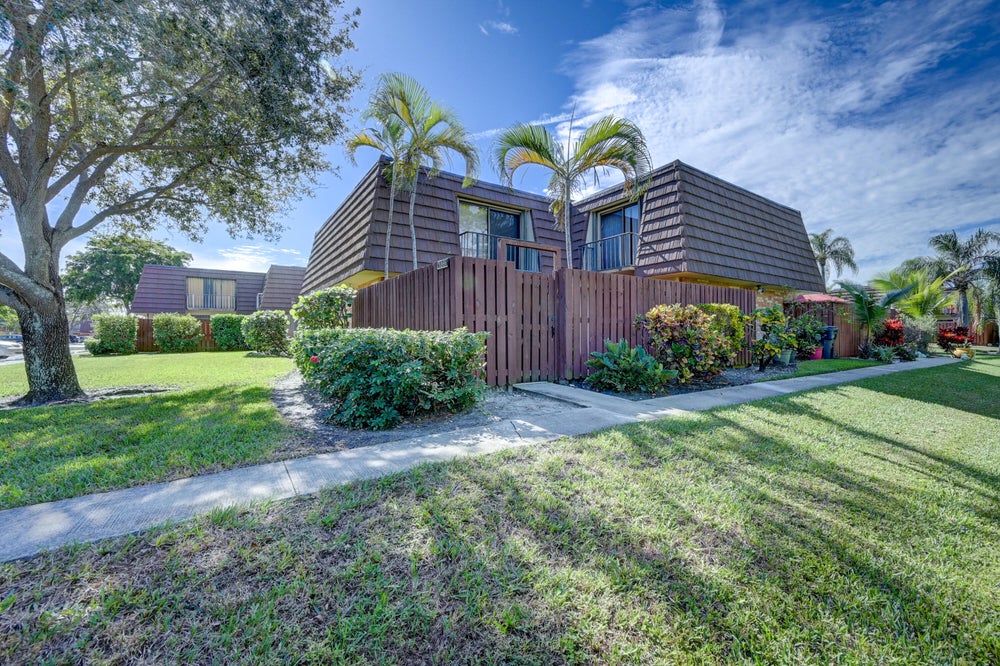 3883 August Drive, Lake Worth Beach, FL 33461 - BHGRE