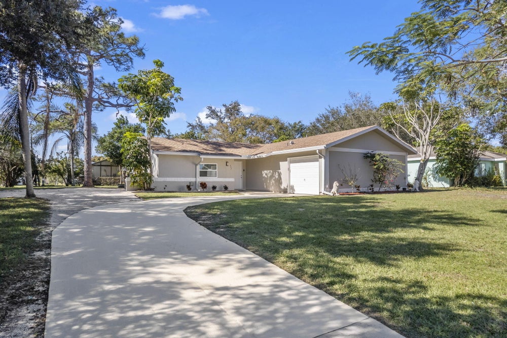 333 SW Kentwood Road, Port Saint Lucie, FL 34953 - BHGRE