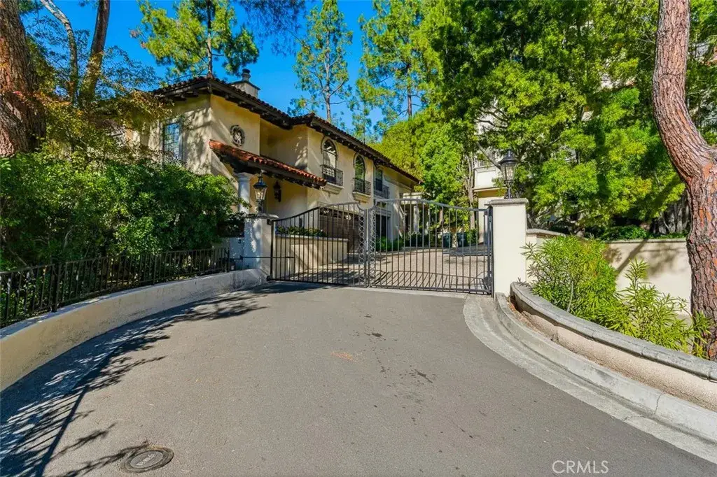 56 N Arroyo, Pasadena, CA 91105 | Joyful Living by BHGRE