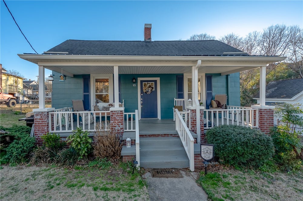 15 Sparks Avenue, Ware Shoals, SC 29692 - BHGRE